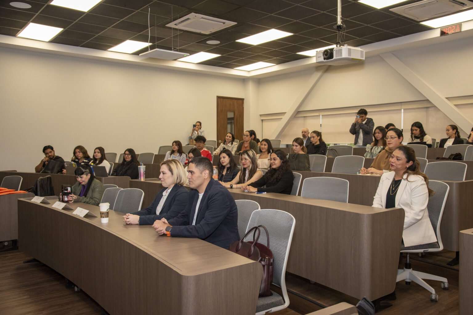 UP y AMAI firman convenio para impulsar el talento en inteligencia de mercado y análisis de ...